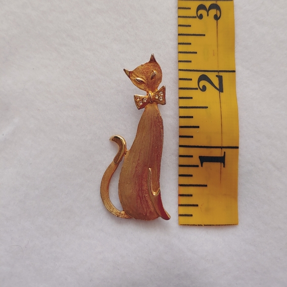 Unknown | Jewelry | Gold Tone Cat Pin Kitten Kitty W Embellished Bow ...